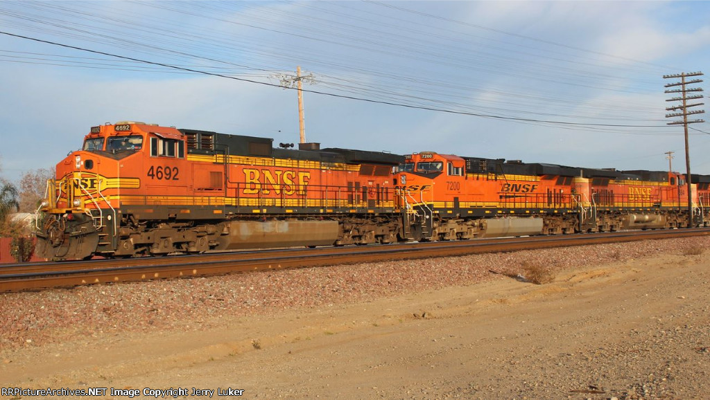 BNSF 4692